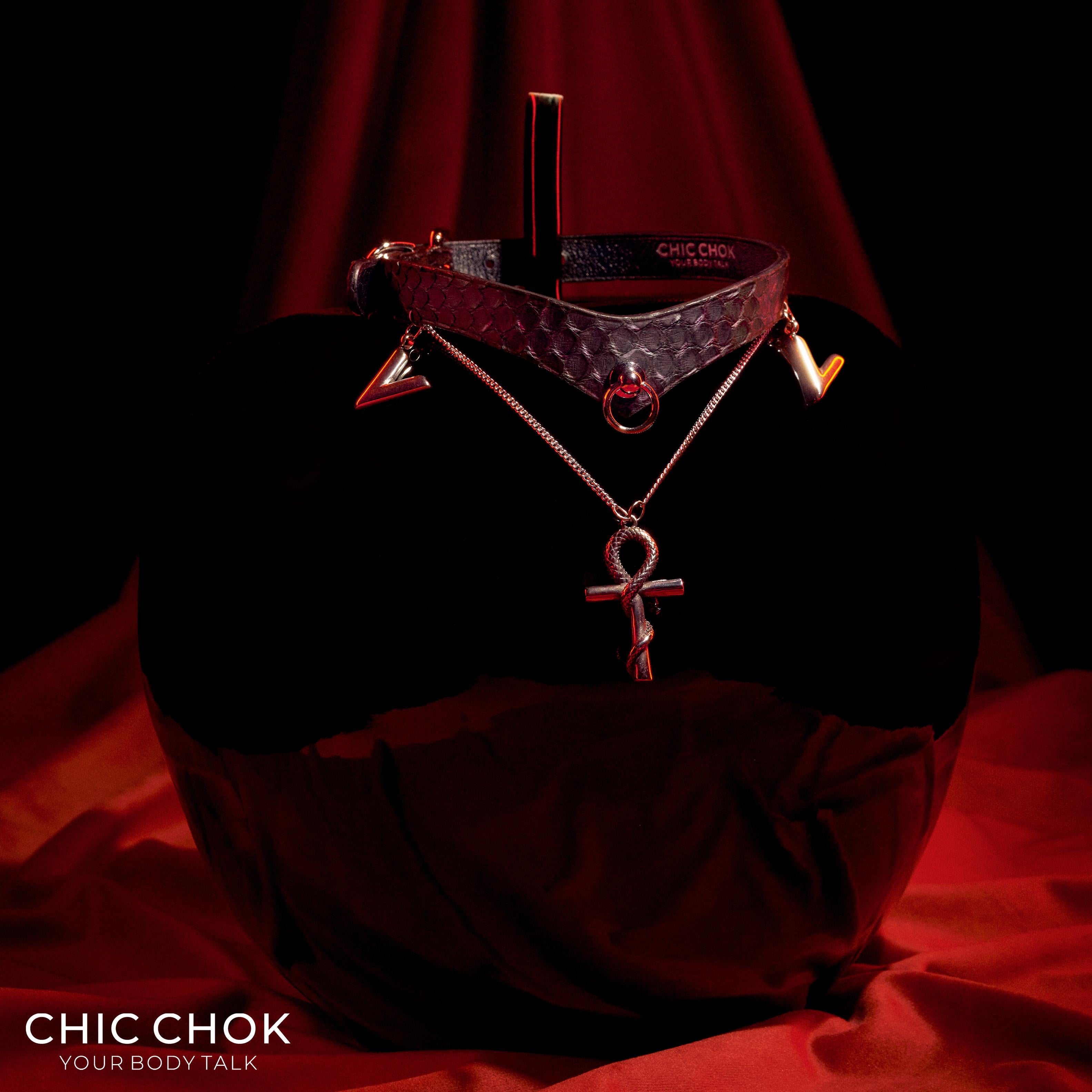 CHICCHOK [Victorian Queen High-end Choker] V-Neck Design, Python Textu